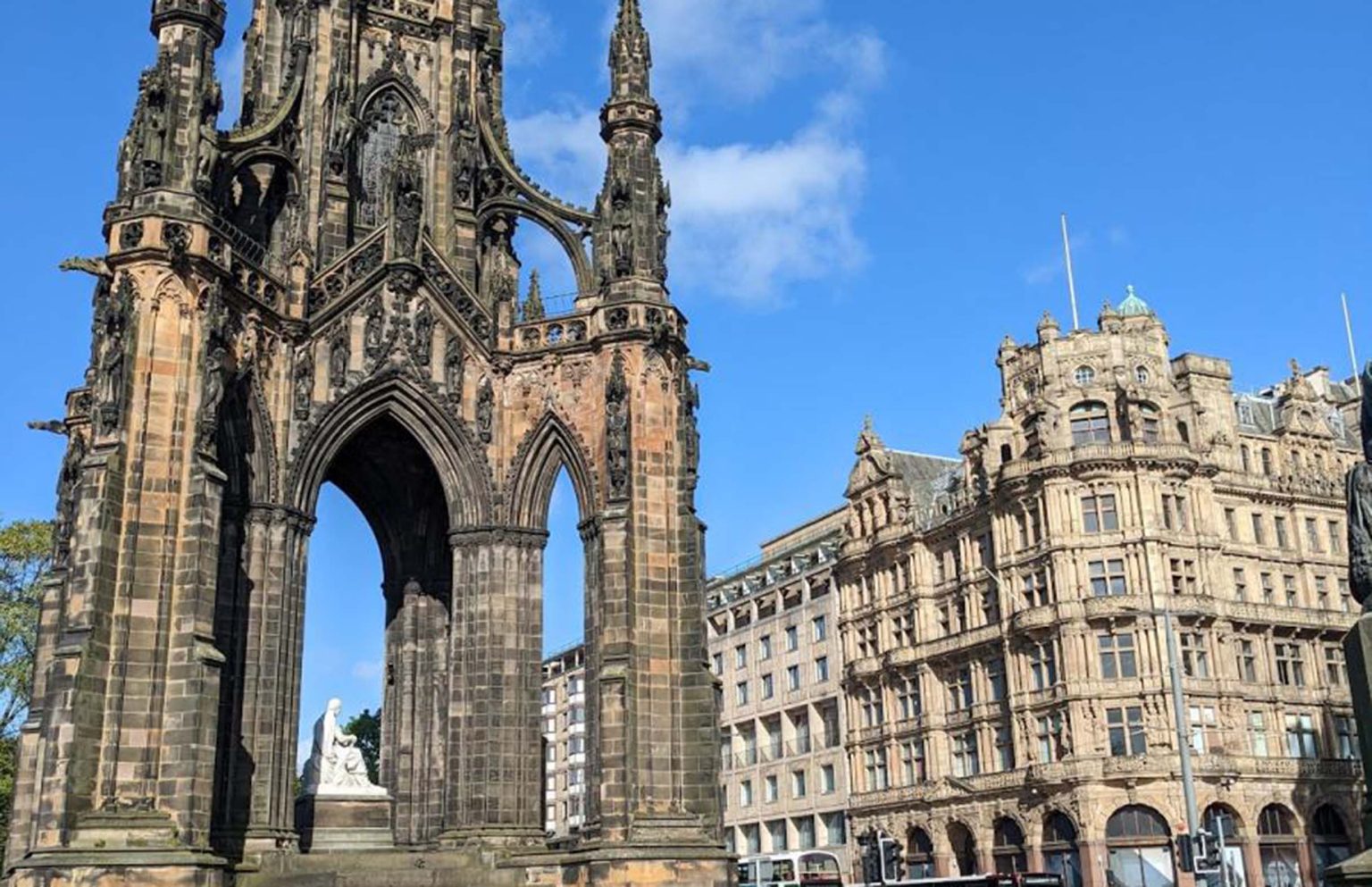 Waverley Bridge Wonders: A Glimpse into Edinburgh’s Heart – Happiest ...