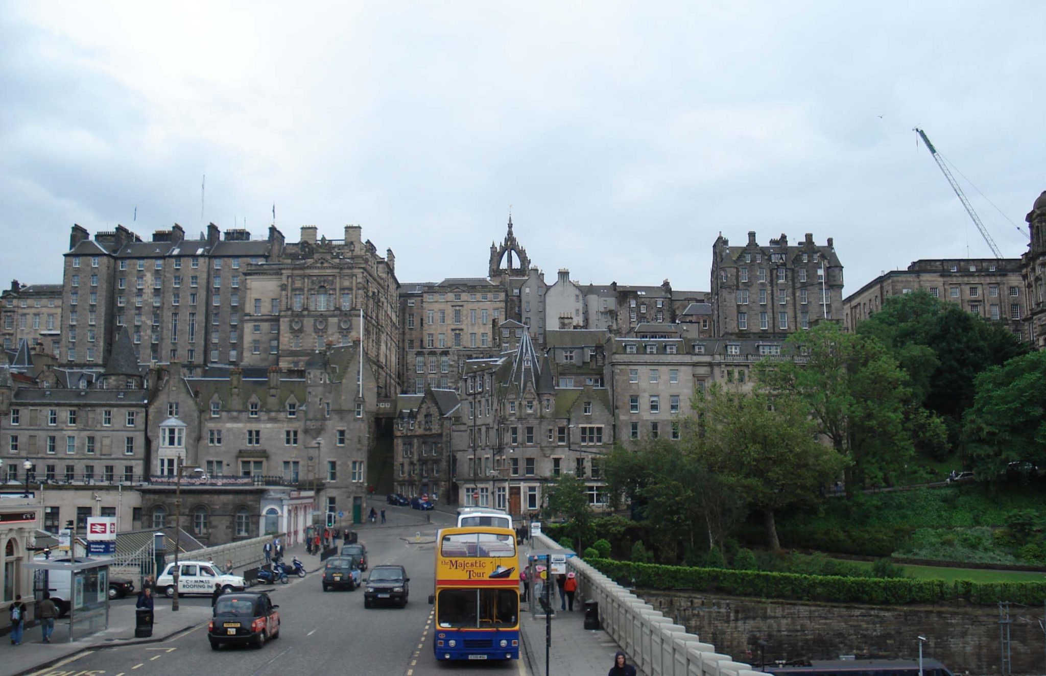 Waverley Bridge Wonders: A Glimpse into Edinburgh’s Heart – Happiest ...