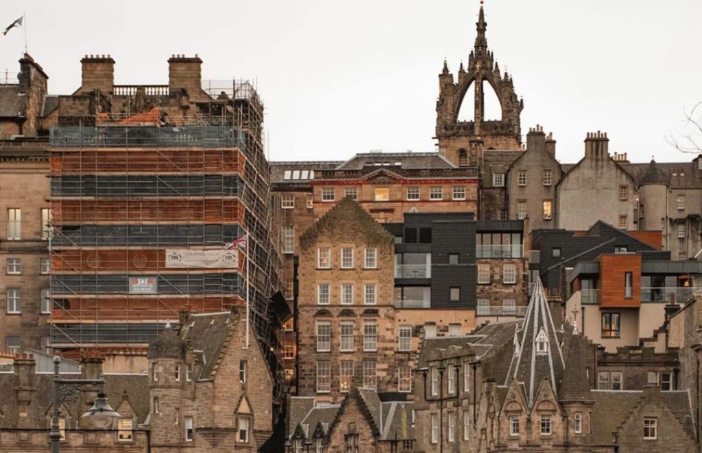 Waverley Bridge Wonders: A Glimpse into Edinburgh’s Heart – Happiest ...